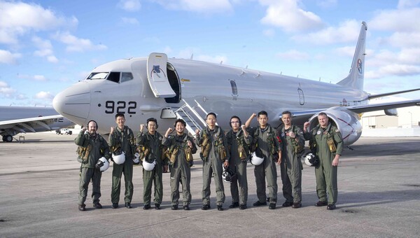 First three P-8A Poseidon arrive at Korea