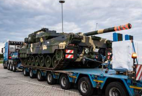 Three Leopard 2A7 main battle tanks delivered to Hungary