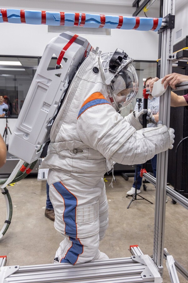 Nokia, Axiom Space to integrate 4G/LTE capabilities into lunar spacesuits